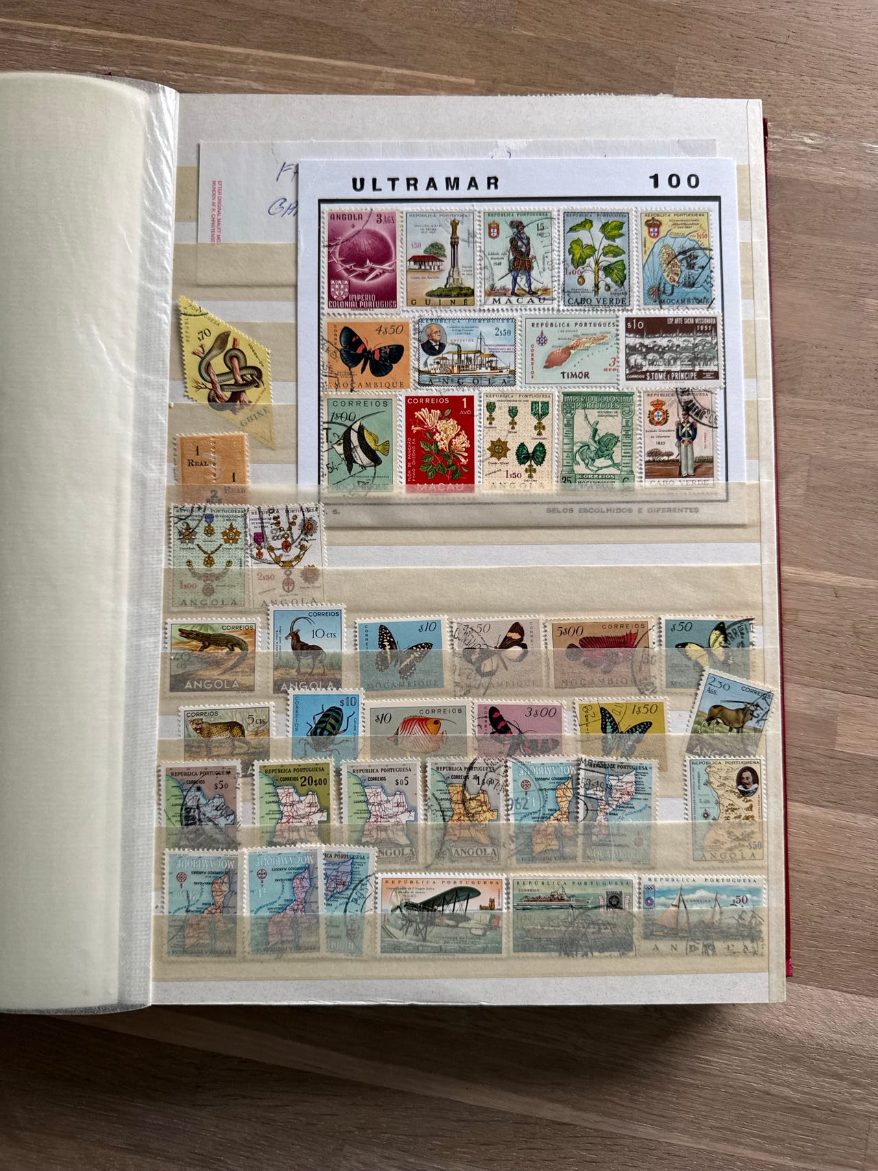 Bog med blandet frimærker med flotte motiver. | DBA