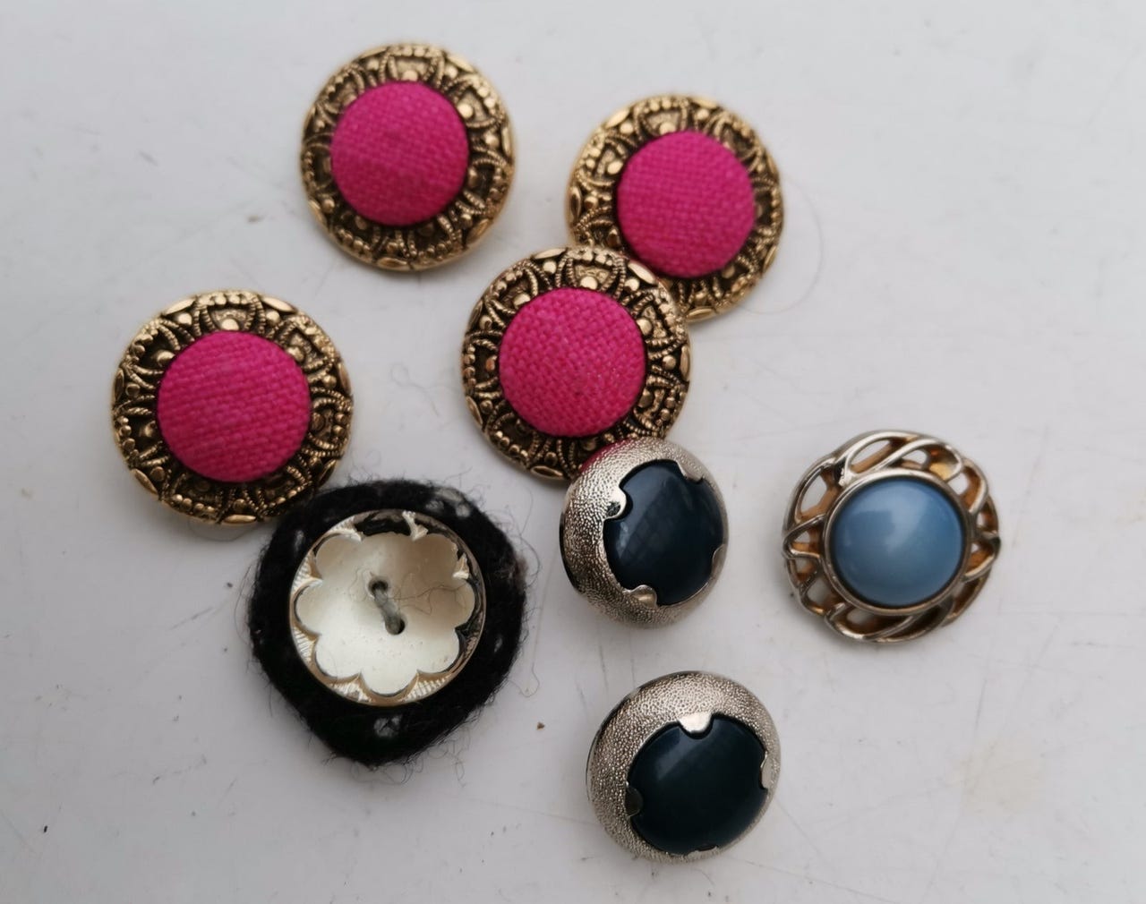 Knapper, Vintage knapper i blandede materialer | DBA