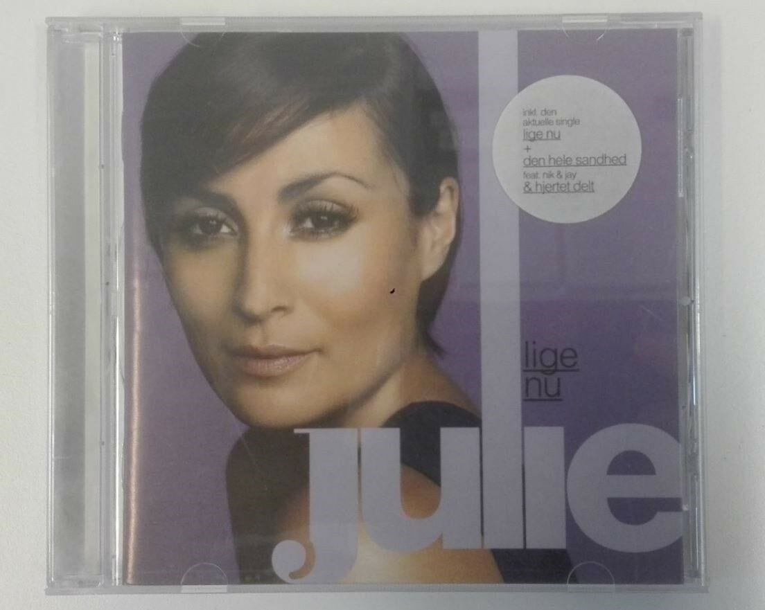 Julie: Lige nu, pop | DBA