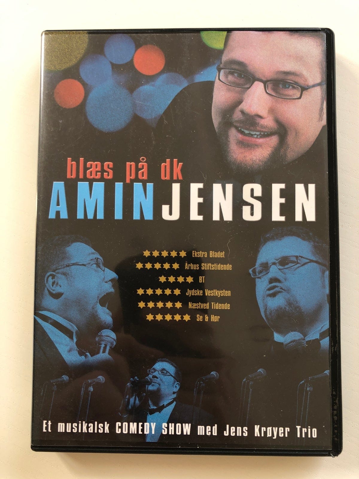 Blæs på DK, instruktør Amin Jensen, DVD | DBA