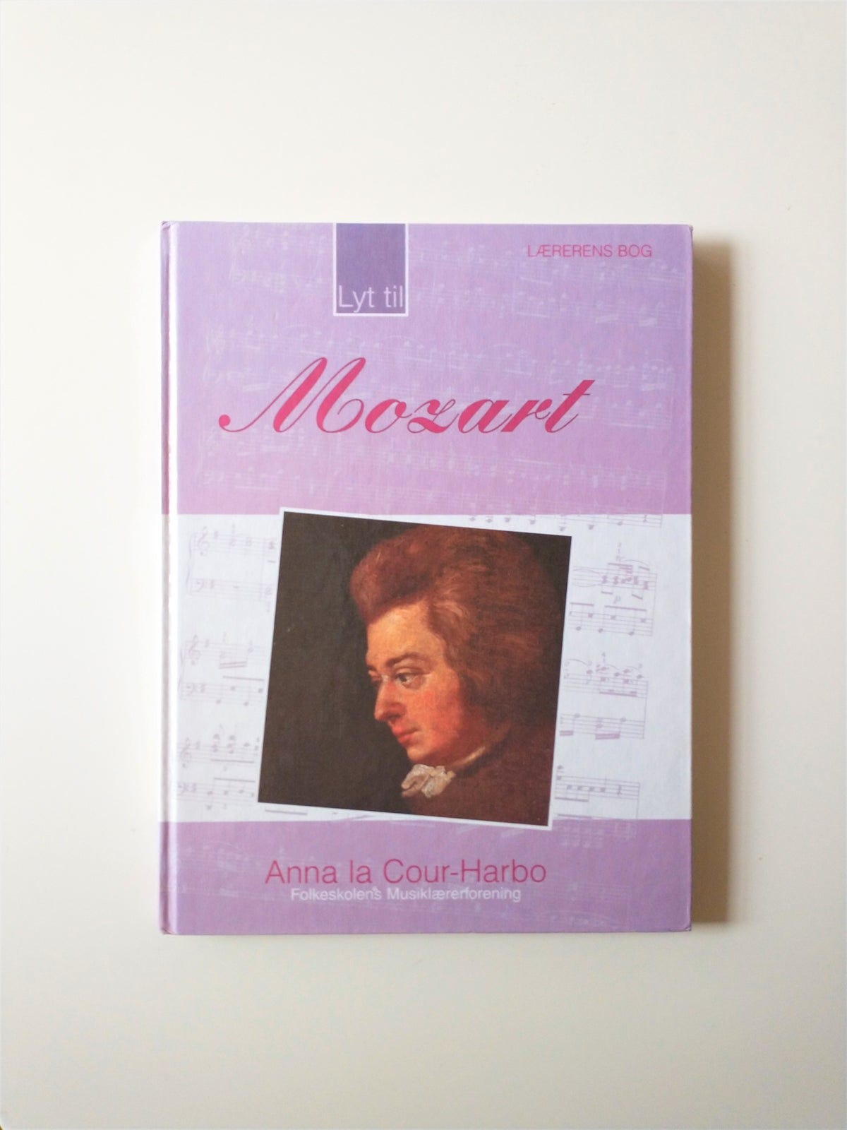 Lyt til Mozart. Lærerens bog , Anna La Cour-Harbo, emne: musik | DBA