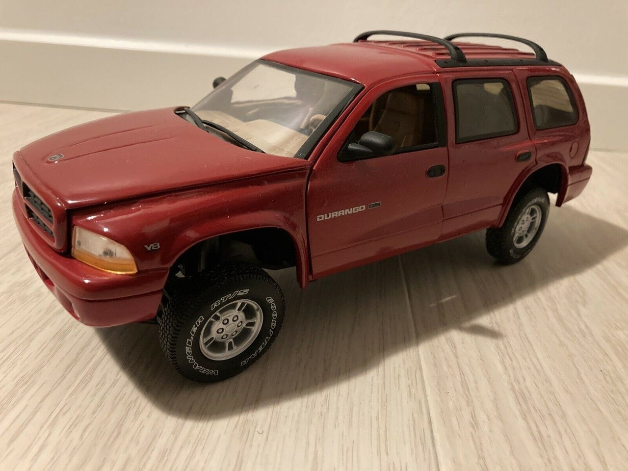Modelbil, Dodge Durango 2001 1/18, skala 1:18 | DBA
