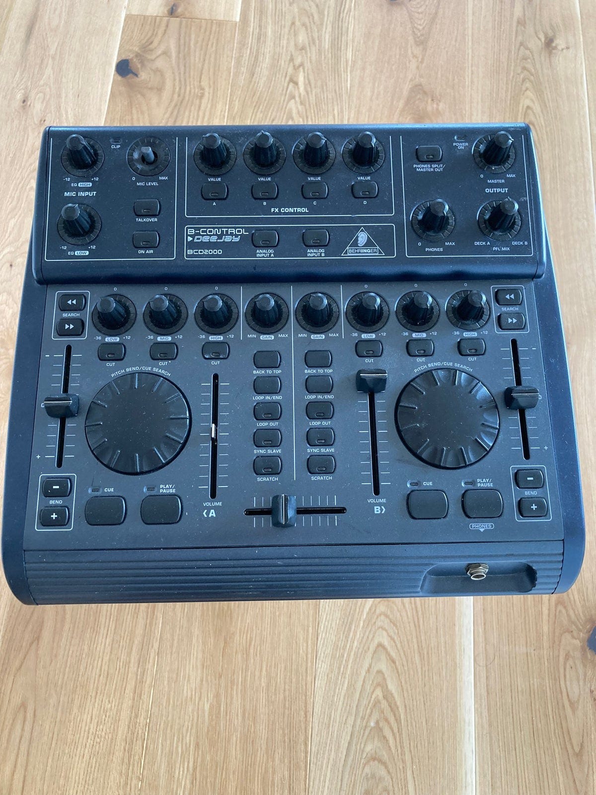 Behringer: Behringer Mixer Bcd2000, R&B | DBA