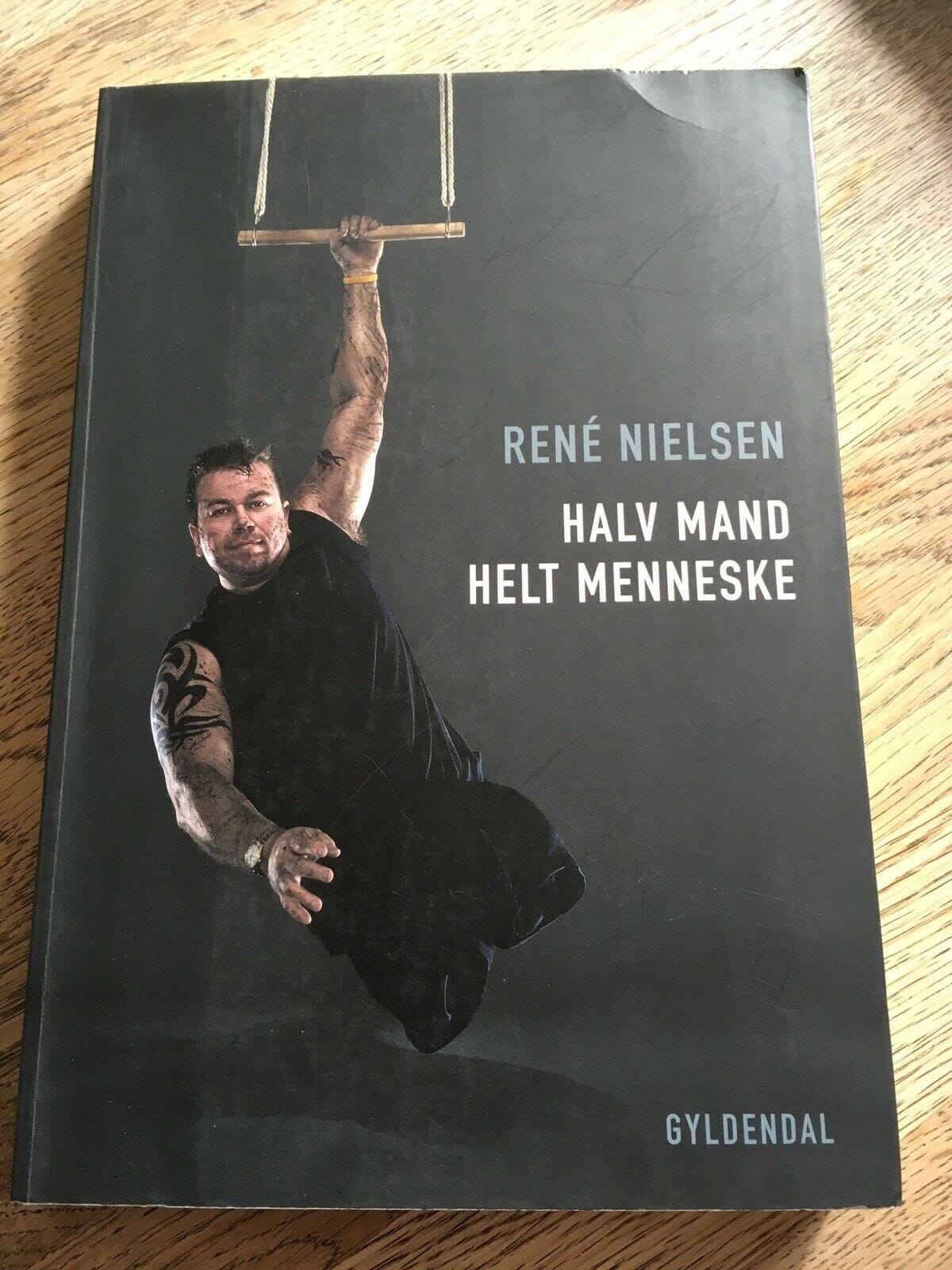 Halv mand - Helt menneske, René Nielsen Heftet, s | DBA