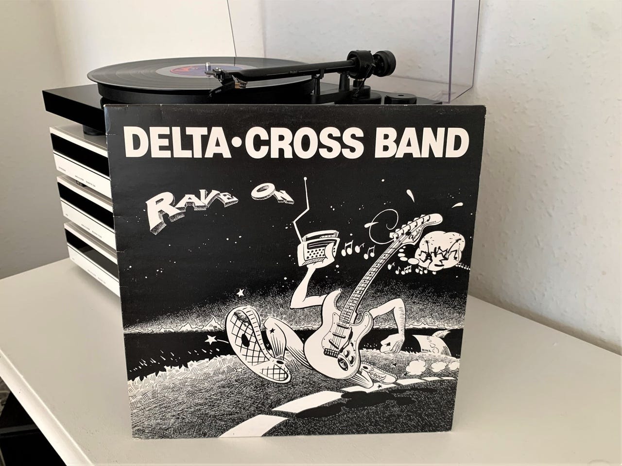 LP, Delta Cross Band, Rave On | DBA
