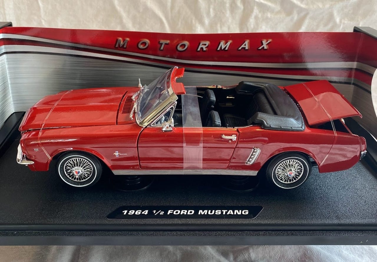 Modelbil, Ford Mustang. 1964 ½. MotorMax. Golden Edition, skala 1:18 | DBA