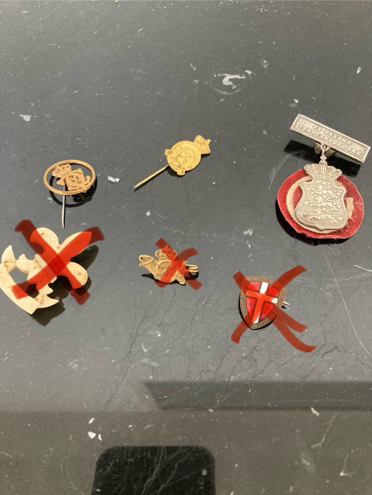 Emblemer, Gamle pins | DBA