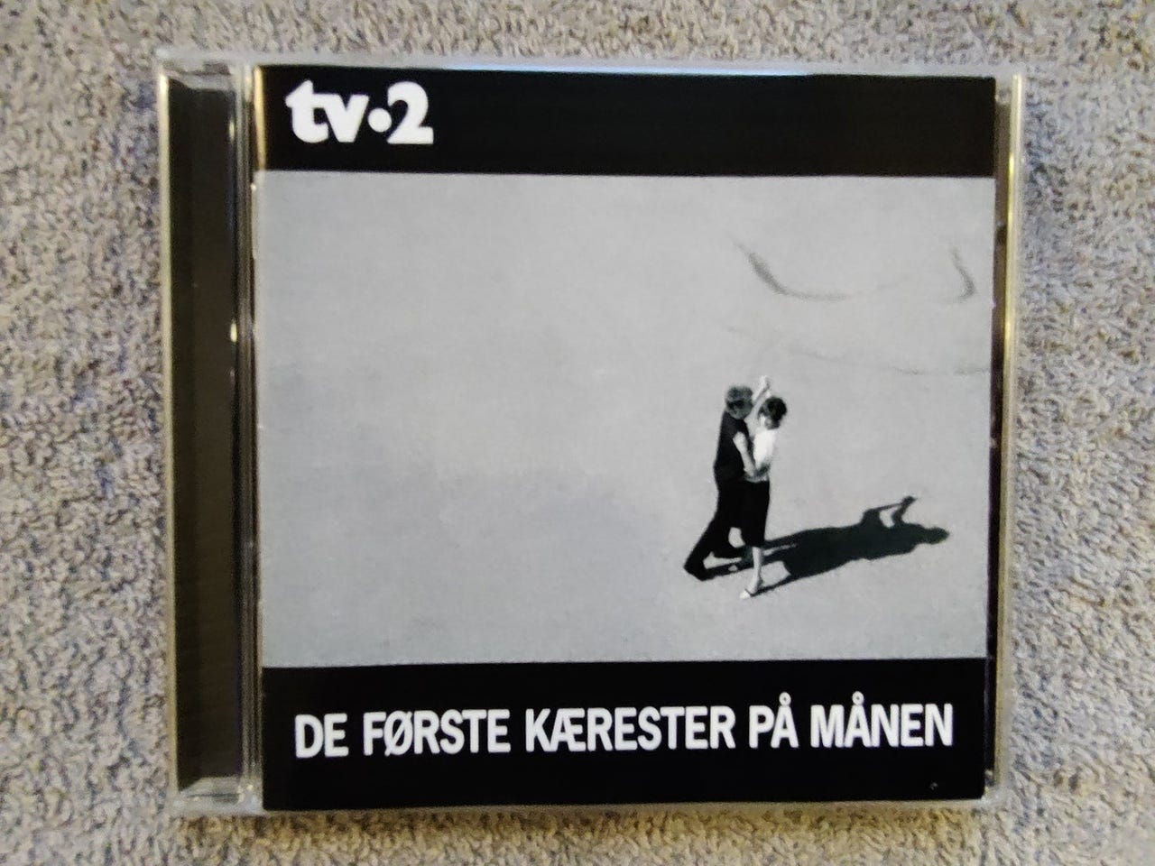 TV 2: De første kærester på månen, rock | DBA