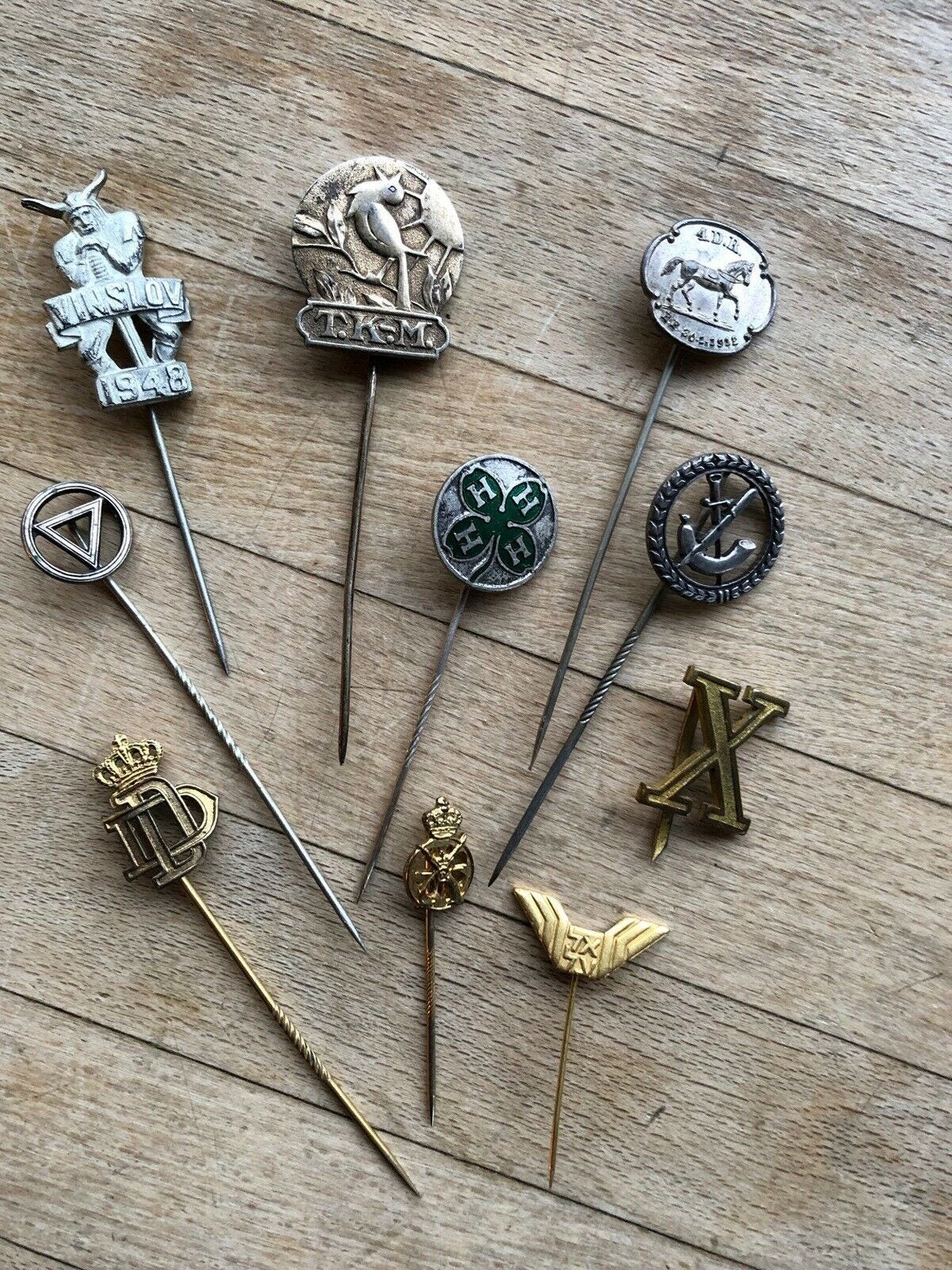 Flotte gamle emblemer/pins - Stykpris | DBA