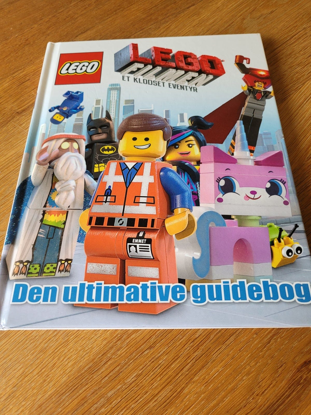Lego filmen - et klodset eventyr - guidebog, Hannah Dolan, anden bog | DBA