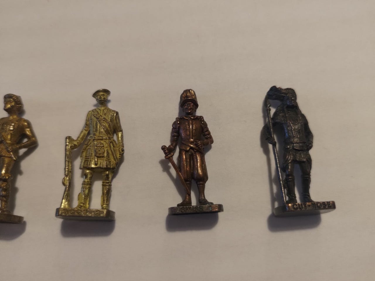 Andre samleobjekter, Kinderæg figurer metal | DBA