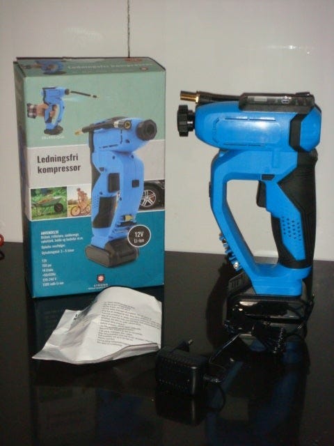 Helt ny kompressor STRONG ledningsfri, med lys. Blå - plastik / Sort ...