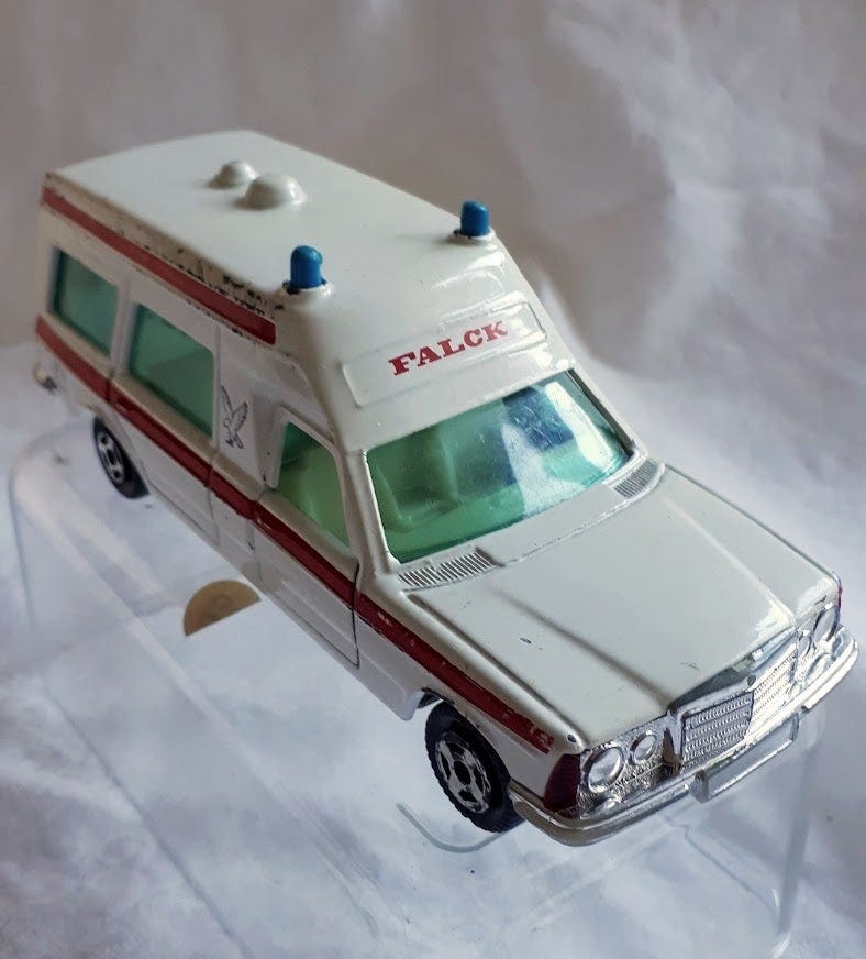 Modelbil, Corgi. Mercedes. Ambulance. Falck. Bonna 2500 | DBA
