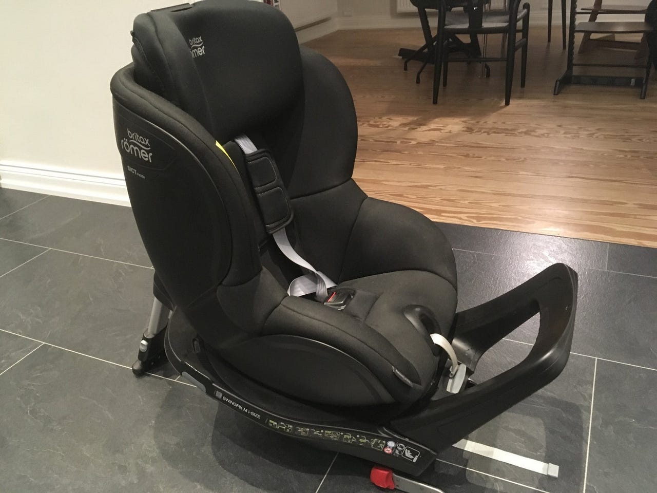 Autostol, op til 18 kg , Britax Römer Swingfix M i-size Space Black | DBA