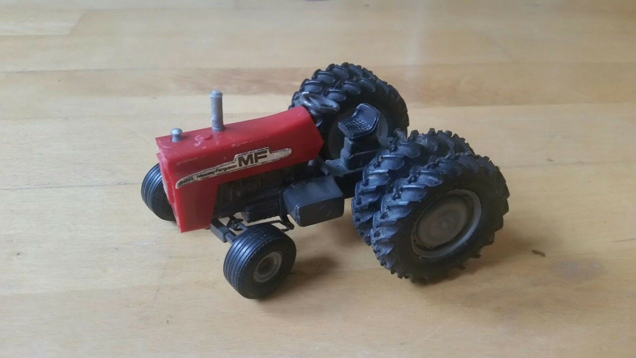 Modeltraktor, Britains Ltd Massey Ferguson MF 585, skala 1:50 | DBA