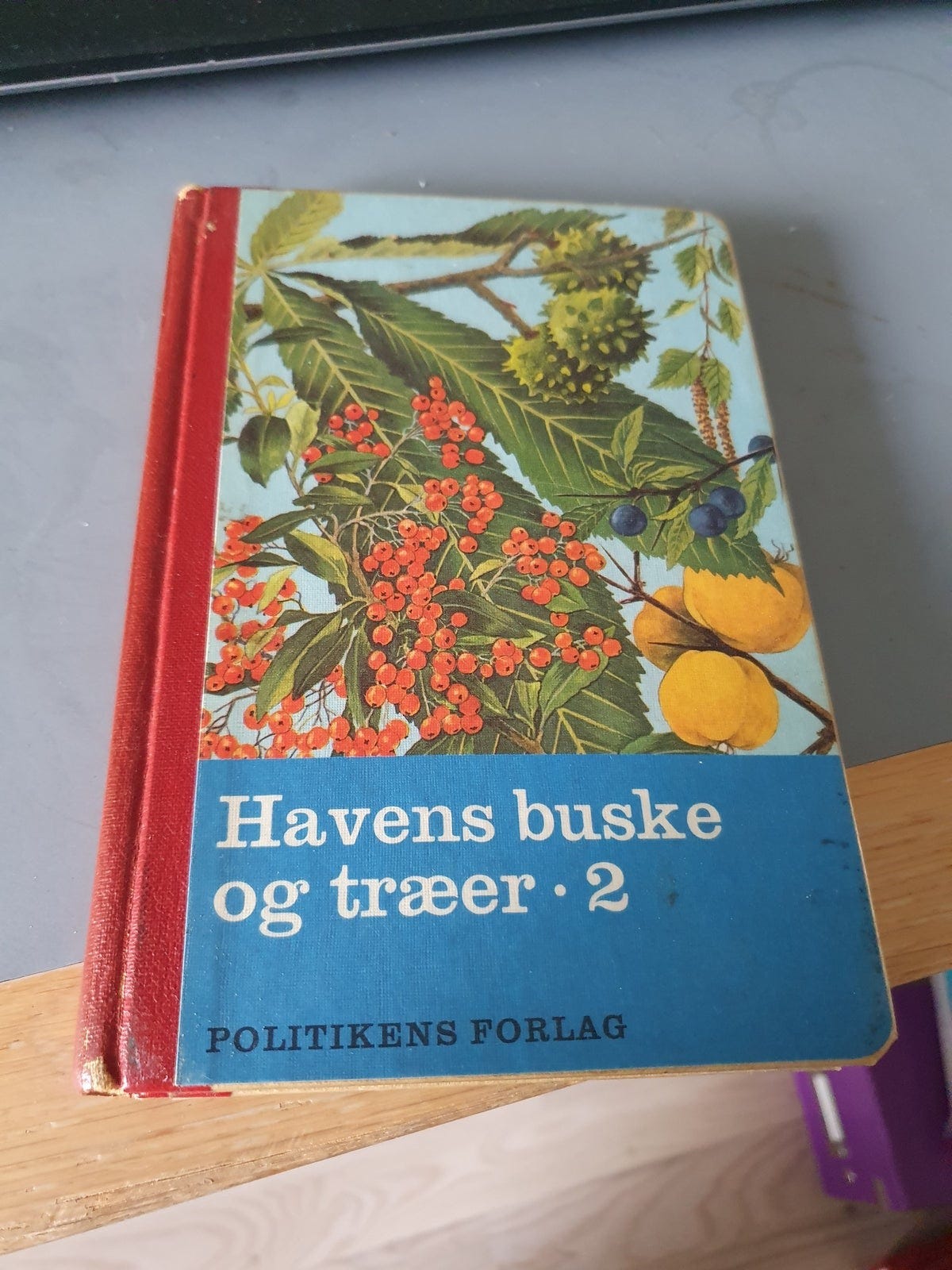 Havens buske og træer 2, Eigil Kiær, emne: biologi og botanik | DBA