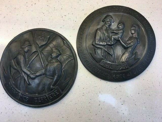 Bronce platter, Ukendt kunstner, motiv: soldater/personer fra 2 ...