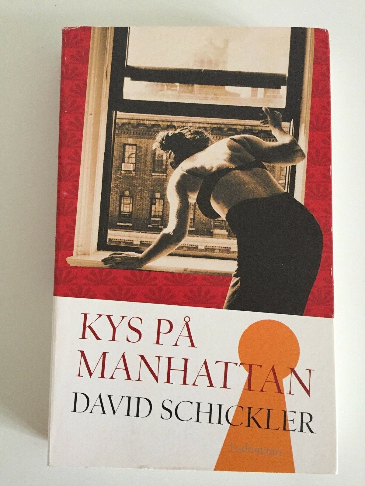 Kys på Manhattan, David Schickler, genre: roman | DBA