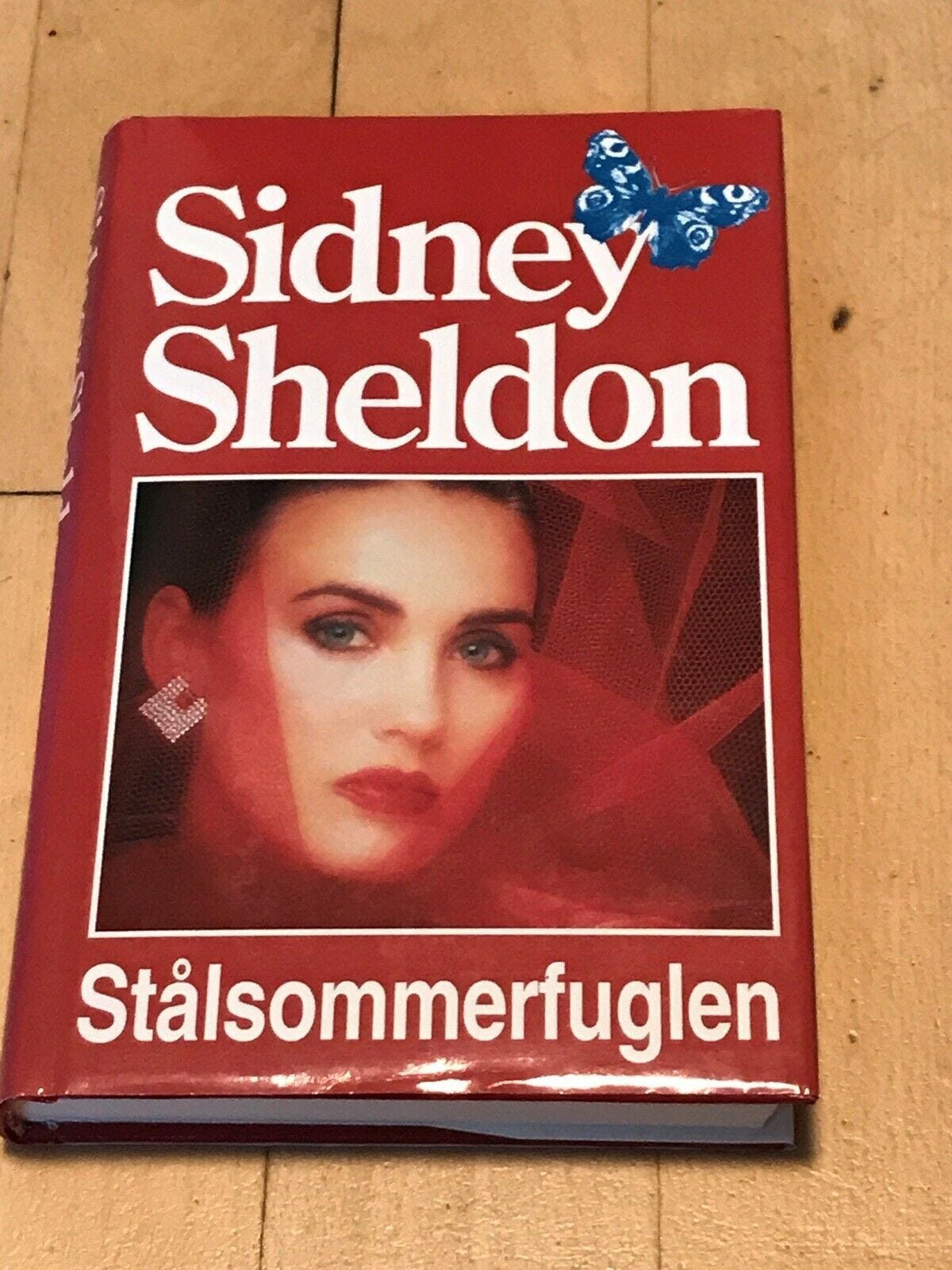 Stålsommerfuglen, Sidney Sheldon, genre: krimi og spænding | DBA