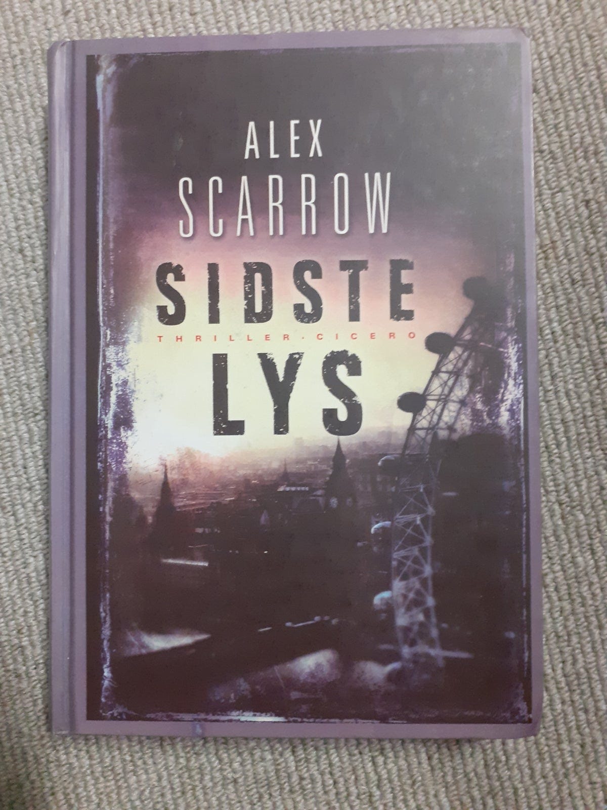 Sidste Lys, Alex Scarrow, genre: krimi og spænding | DBA