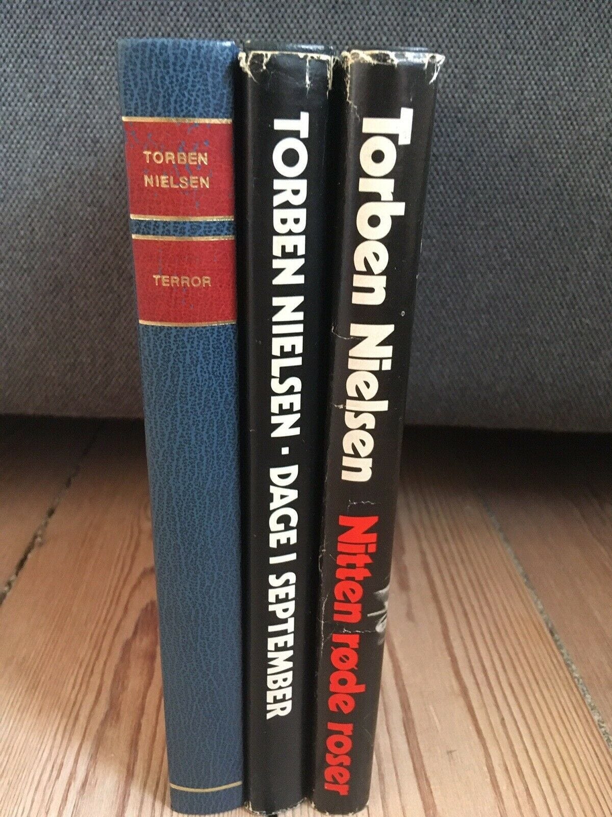 Tre titler , Torben Nielsen, genre: krimi og spænding | DBA