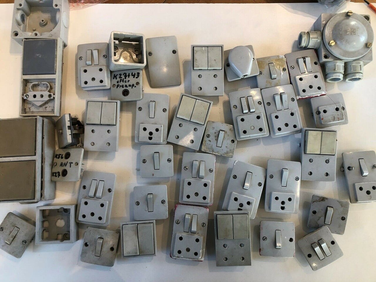 Mini tangent afbryder og stikkontakt | DBA