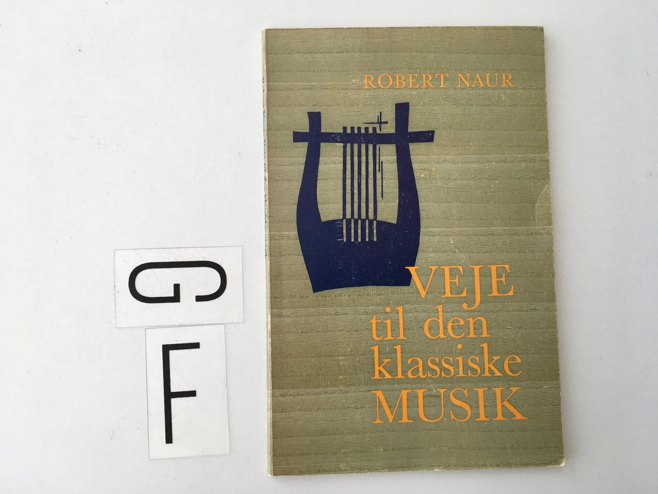 Veje til den klassiske musik, Robert Naur, emne: musik | DBA