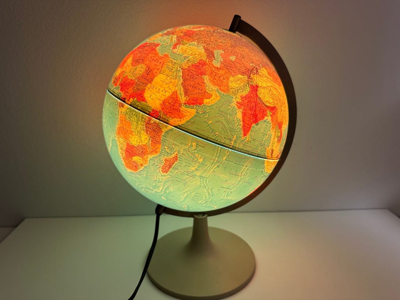 Andre samleobjekter, Lille globus m. lys | DBA