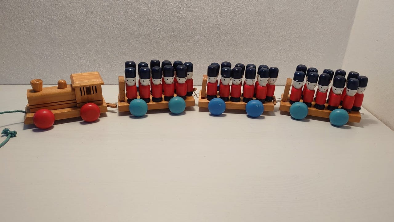 Legetøj, Vintage trætog med 33 soldater/gardere. L 57,5cm | DBA