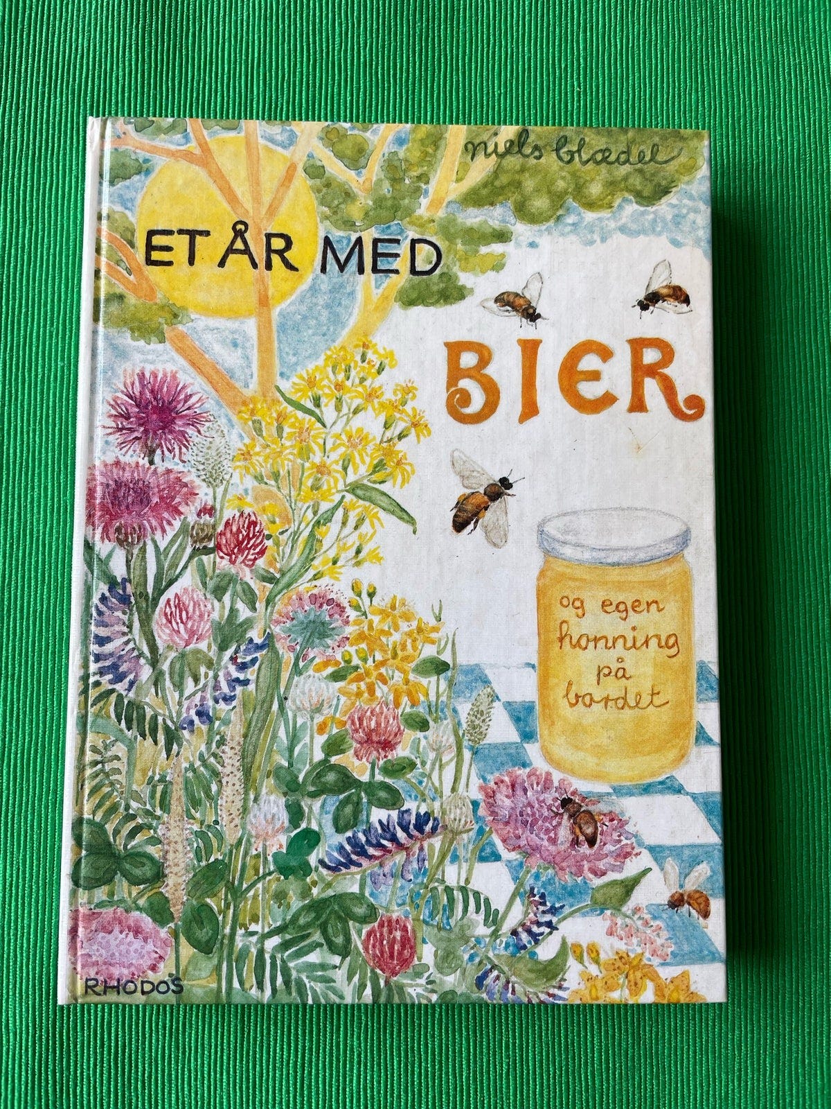 Et år med bier- og egen honning på bordet, Niels Blædel, emne: dyr | DBA