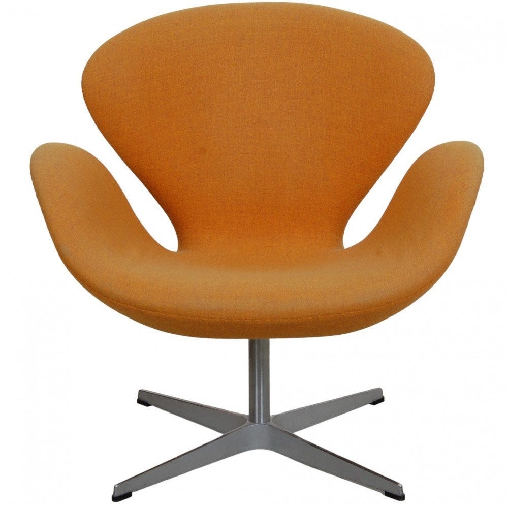 Arne Jacobsen Svanen stol i gult stof | DBA