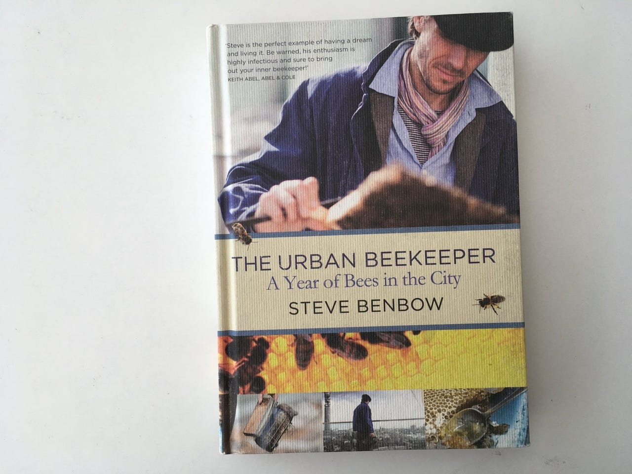 The Urban Beekeeper: A Year of Bees in the City, Steve Benbow, emne ...