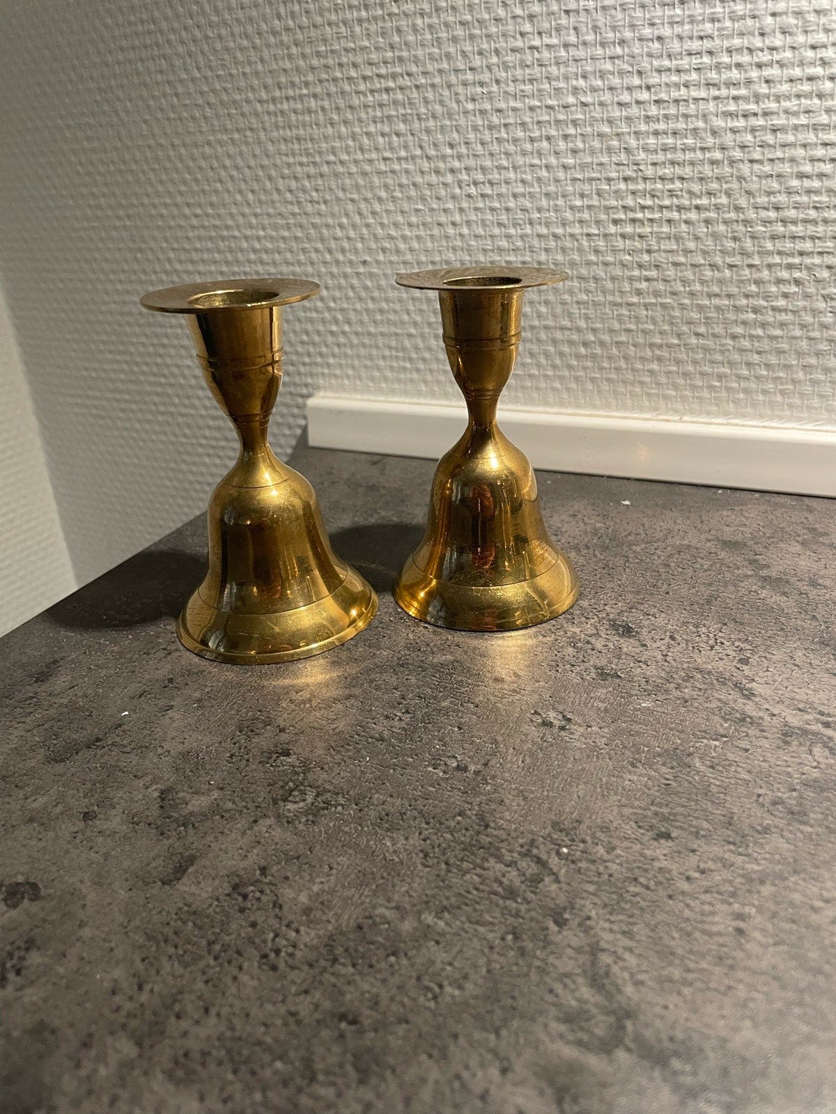 Stilrene små lysestager i messing | DBA