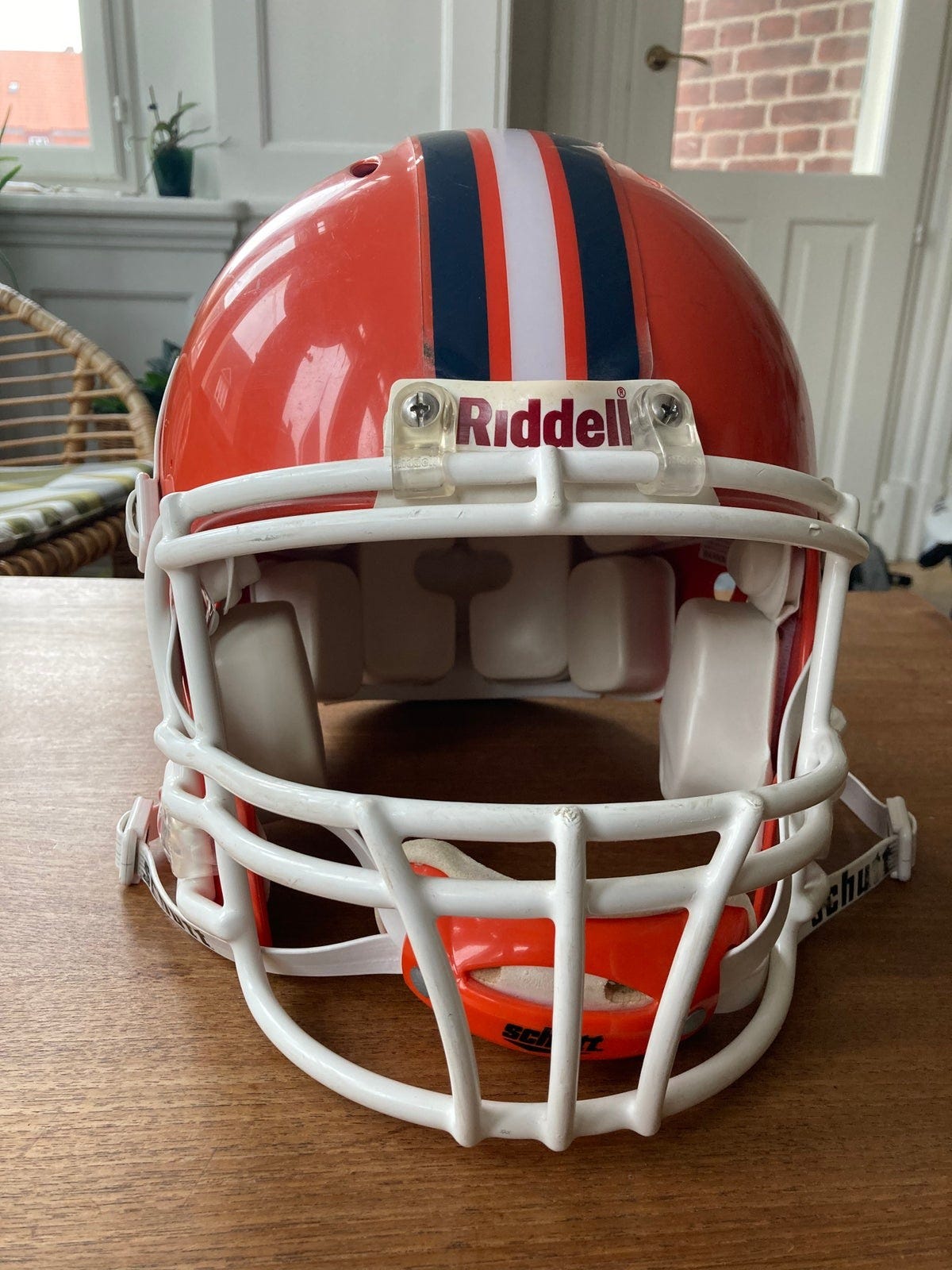 Amerikansk fodboldudstyr, HJELM , RIDDELL | DBA