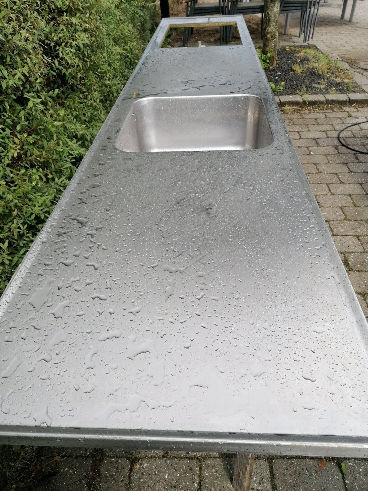 Rustfri bordplade med stor vask | DBA