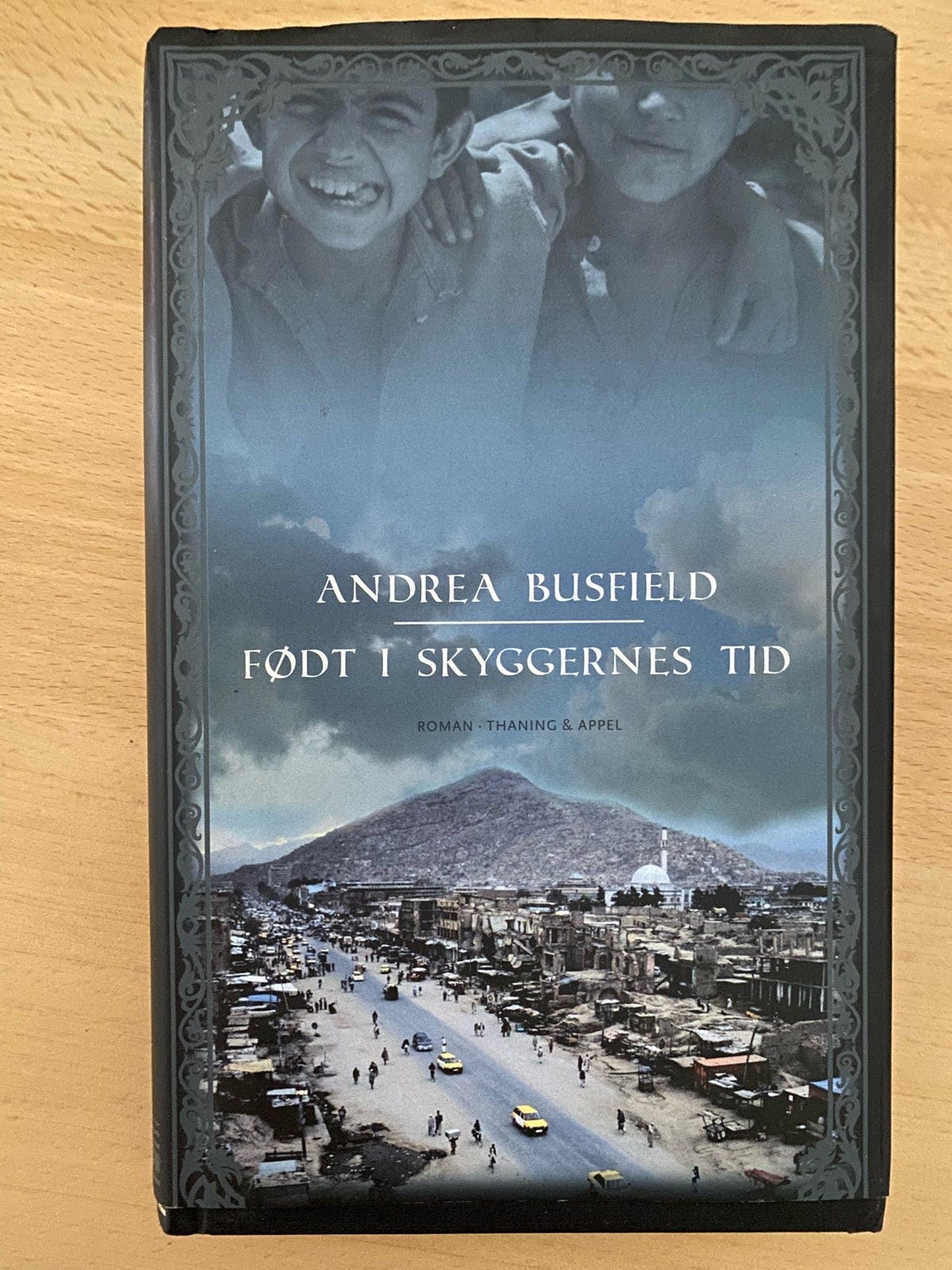 Født i skyggernes tid, Andrea Busfield, genre: anden kategori | DBA