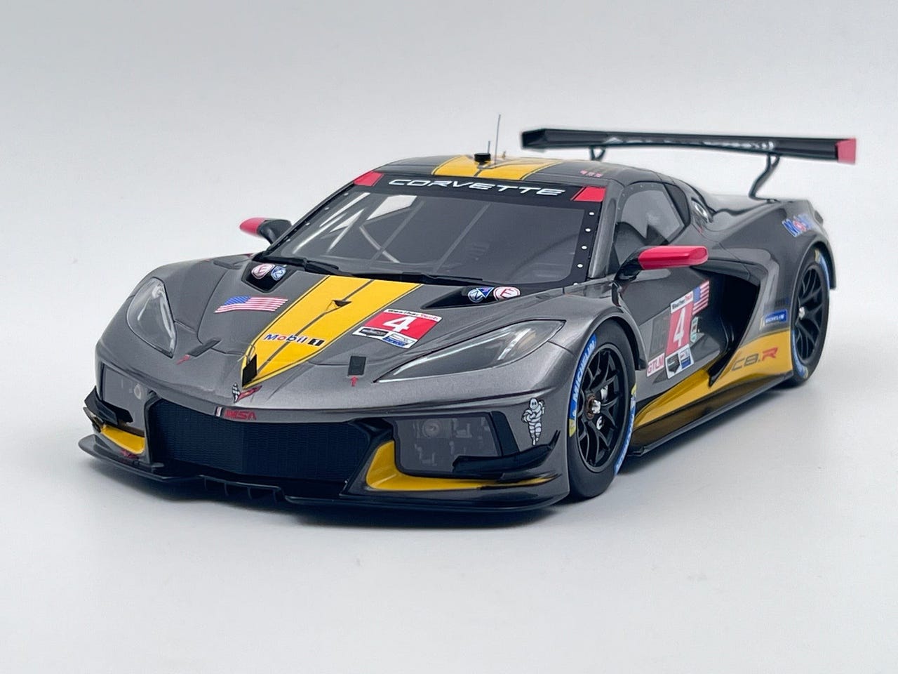Modelbil, 2021 Chevrolet Corvette C8.R 24h Daytona, skala 1:18 | DBA
