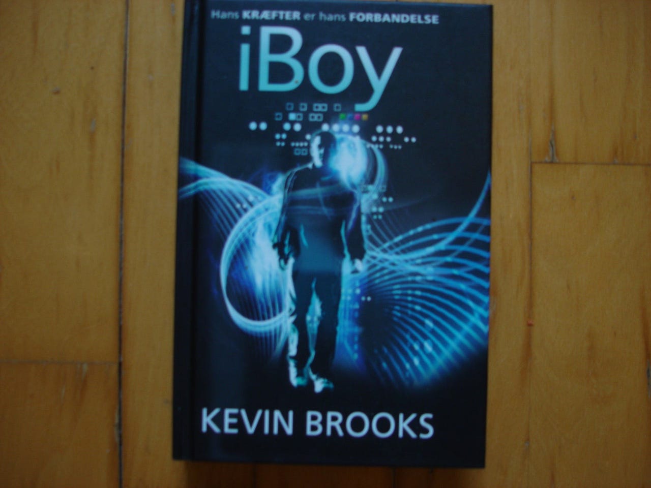iBoy, Kevin Brooks, genre: fantasy | DBA