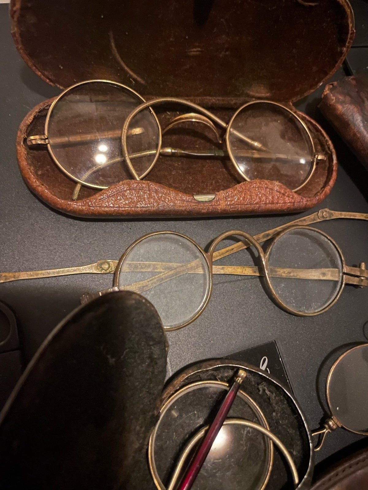 Andre samleobjekter, Gamle briller 5 stk. ret unikke | DBA