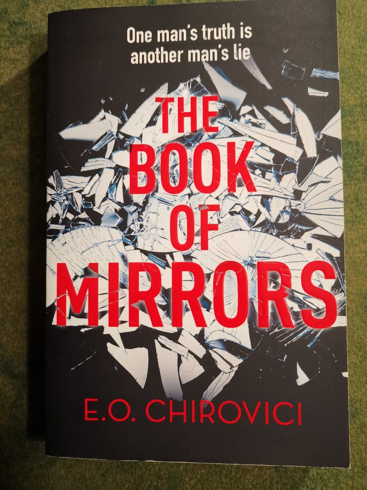 THE BOOK OF MIRRORS, E.O. Chirovici, genre: krimi og spænding | DBA