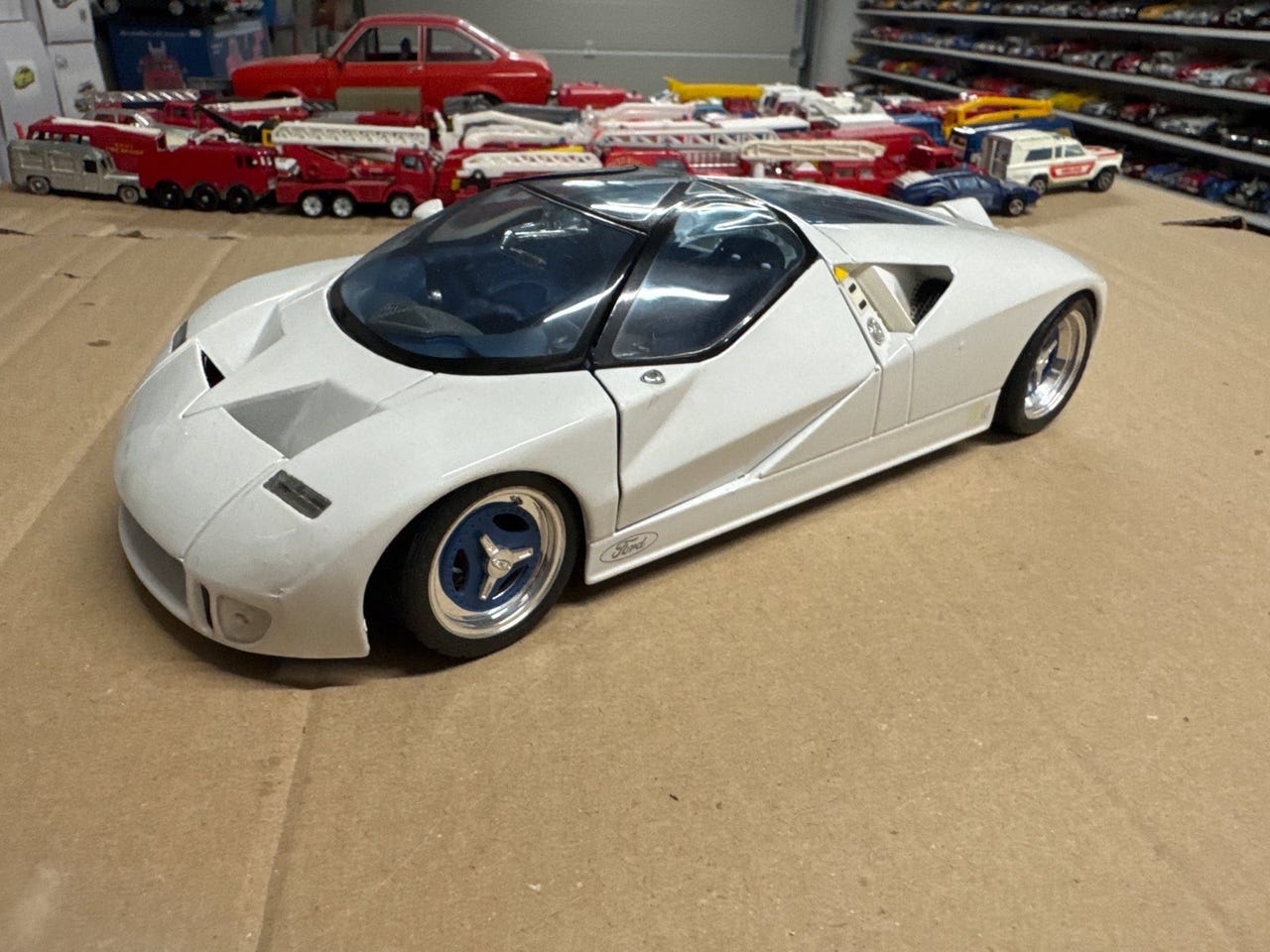 Modelbil, Ford GT90 1/18, skala 1:18 | DBA
