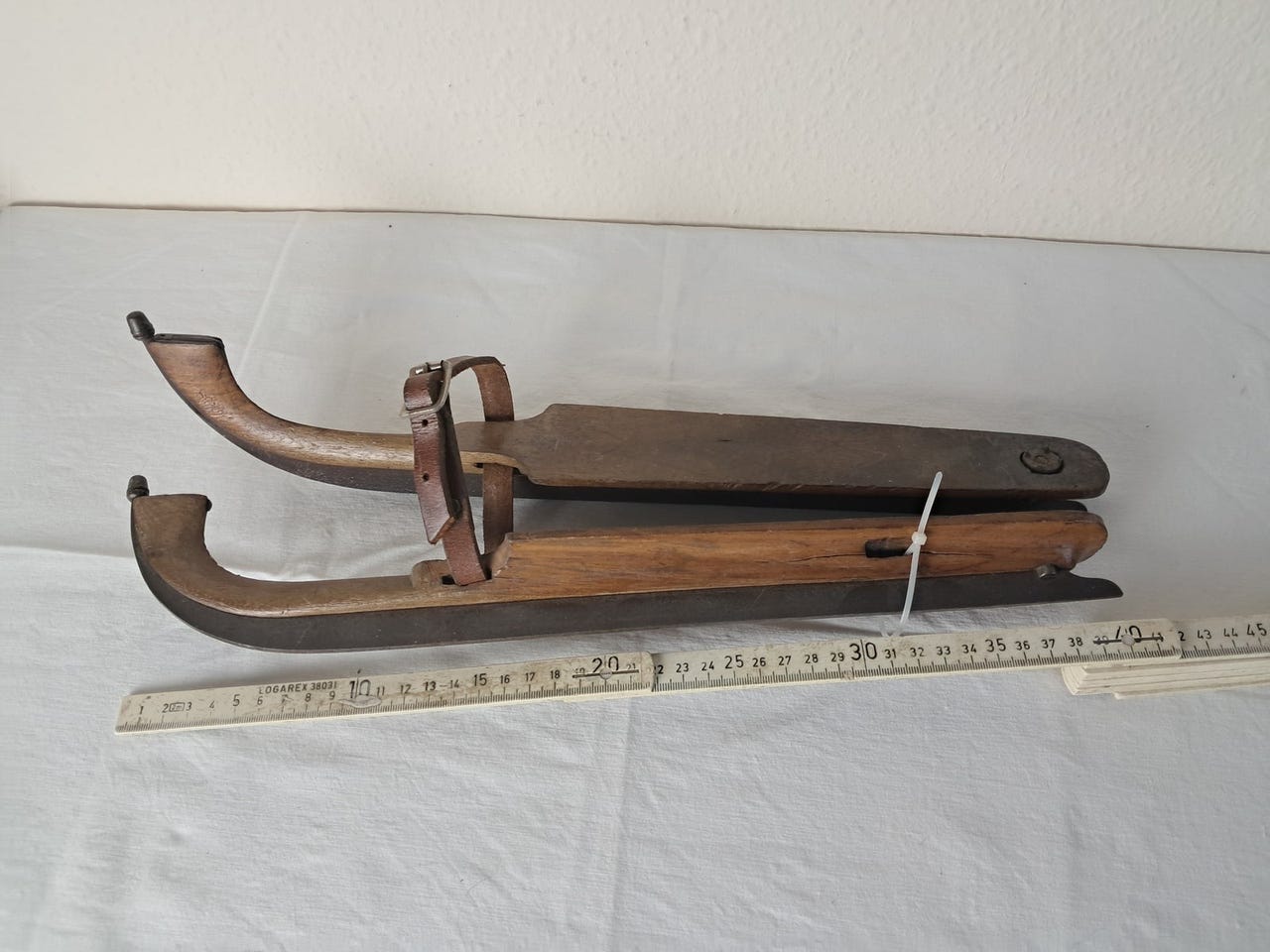 Skøjter, Jern og træ, 100 år gl. | DBA