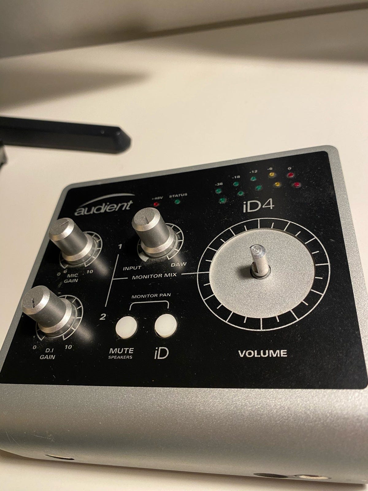 Audient ID4 Audio interface, Audient Audient ID4 | DBA