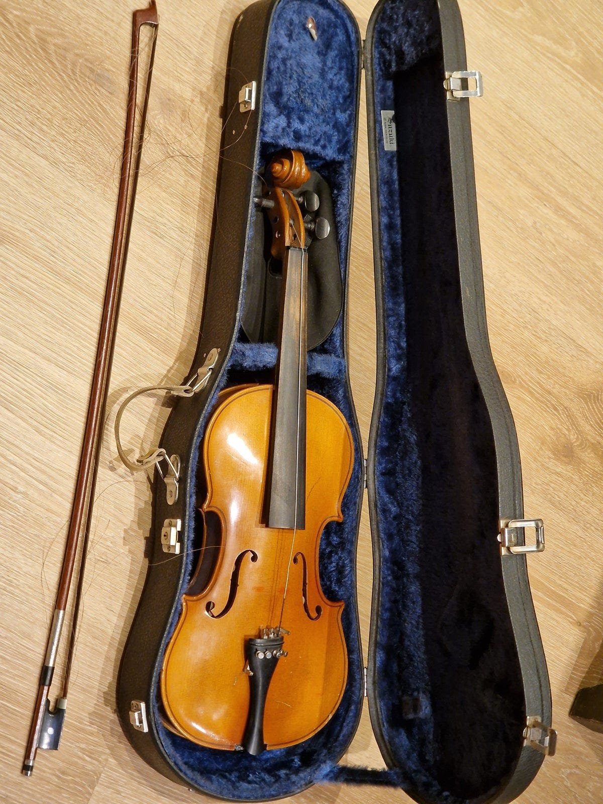 Andre samleobjekter, Violin | DBA