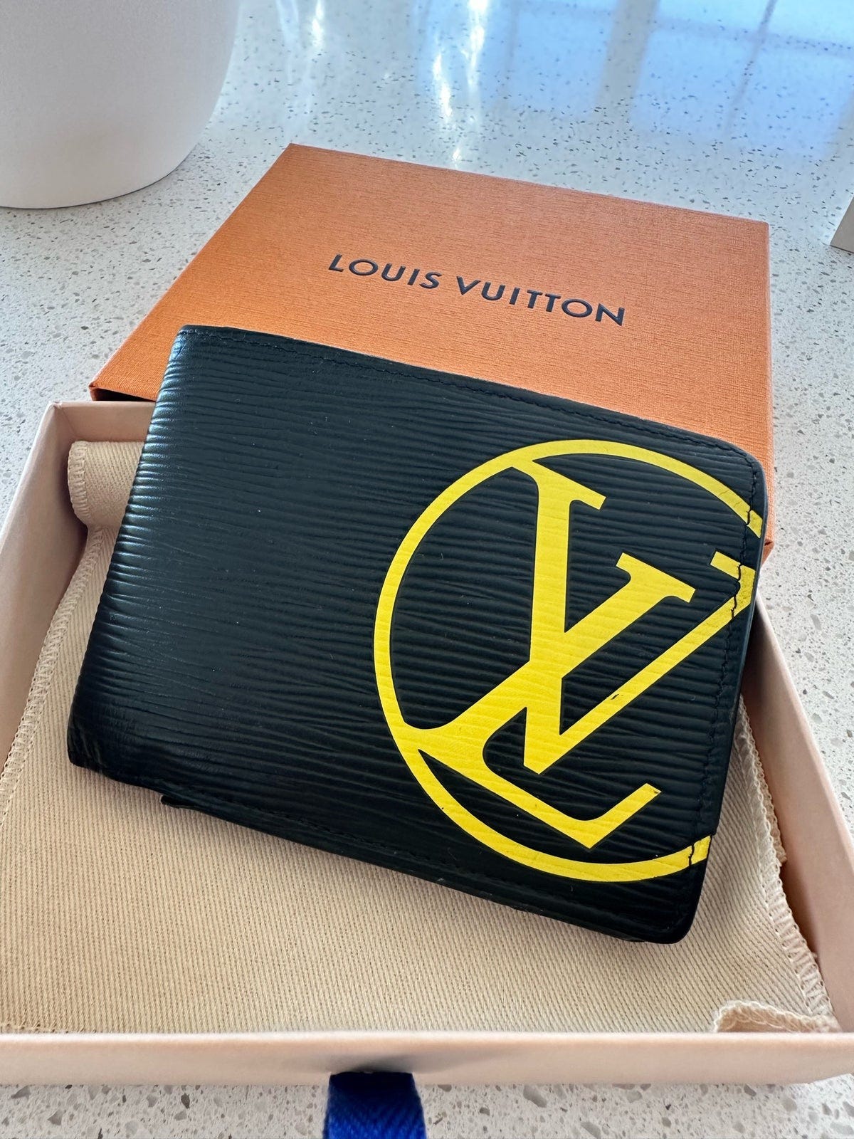 Pung, Louis Vuitton | DBA