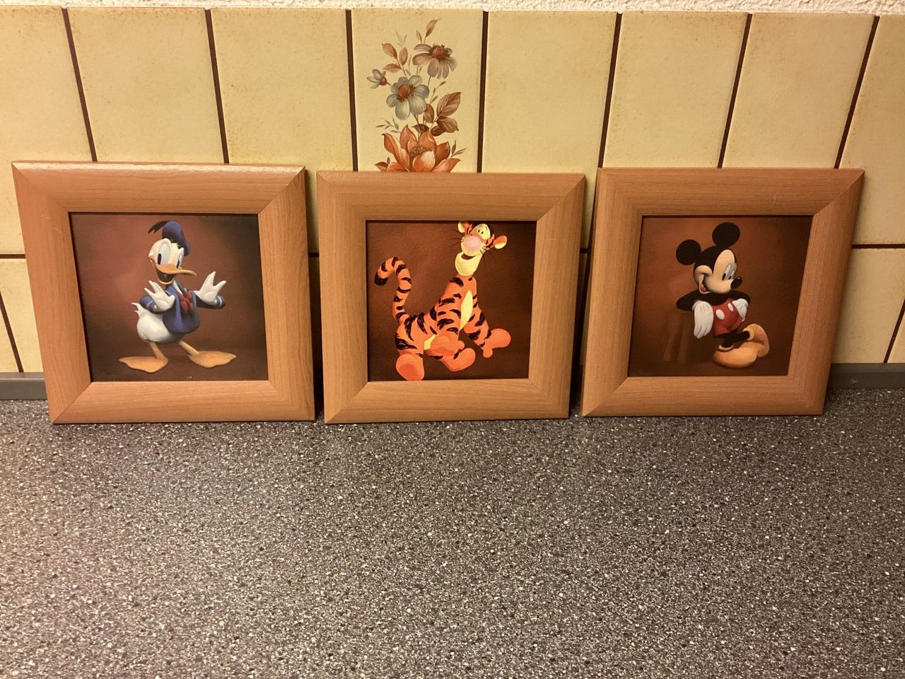 Billede, Disney : Måler 23cm X 23cm. | DBA