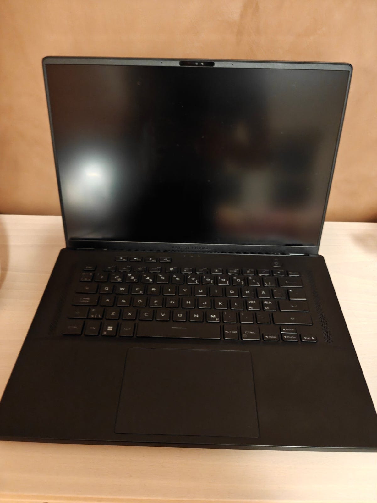 Asus, 32 GB ram, 2000 GB harddisk | DBA