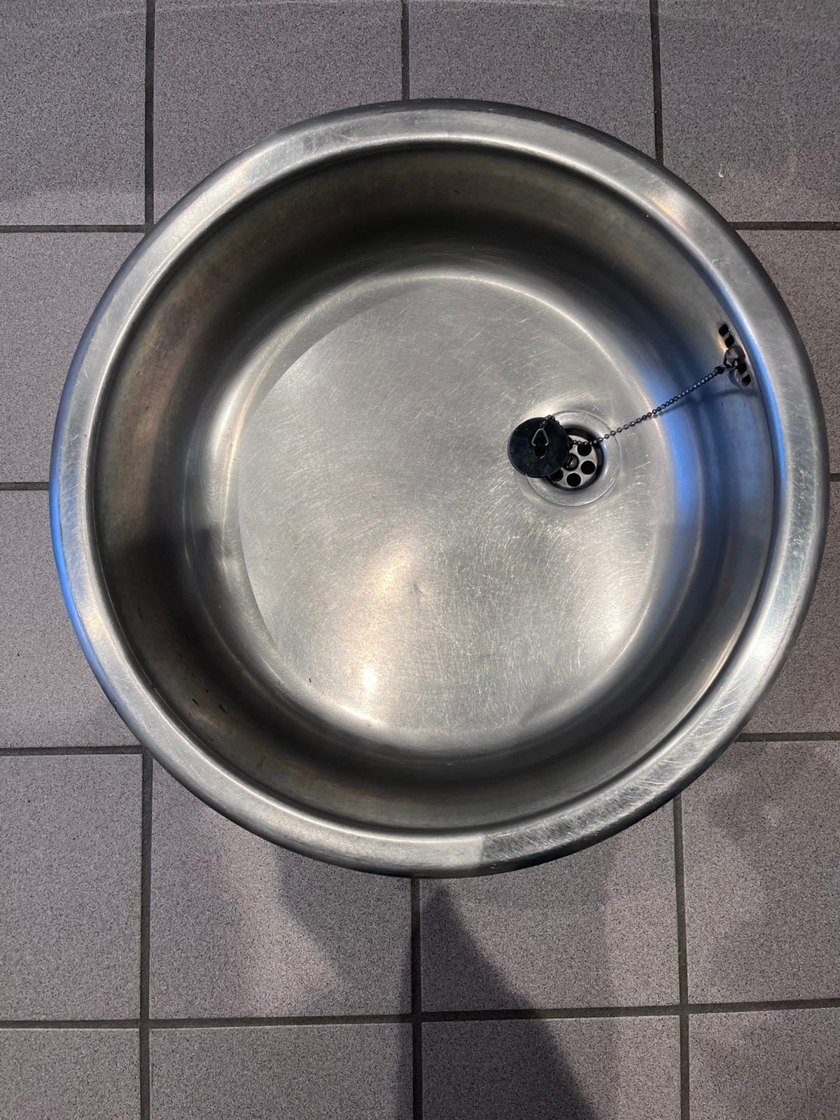 Rund vask rustfrit stål m. vandhane og bordplade | DBA