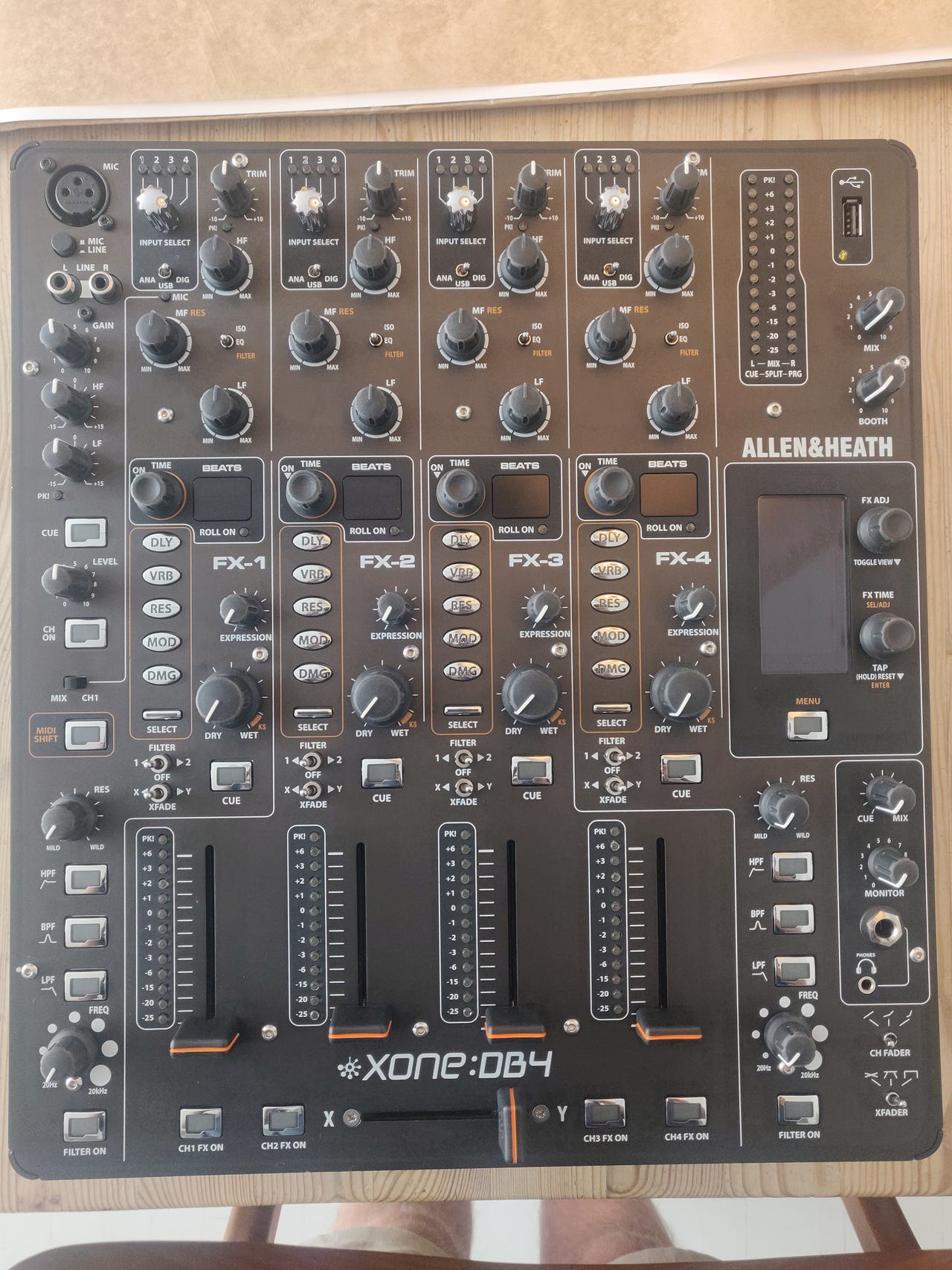 Allen & Heath Xone DB4 DJ Mixer | DBA
