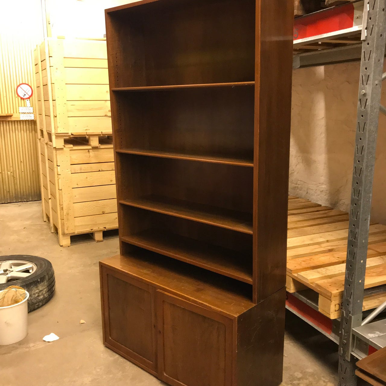 2 sæt skabe med reol over | DBA